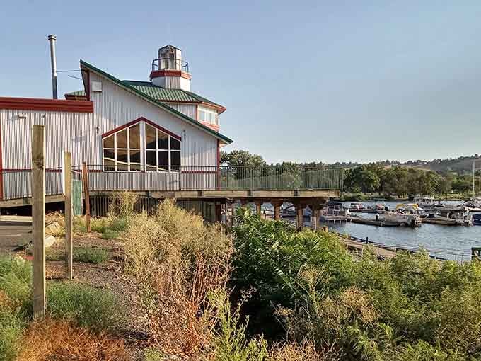 Waterfront dining with a lighthouse touch, because even inland rivers deserve a little nautical charm and character.