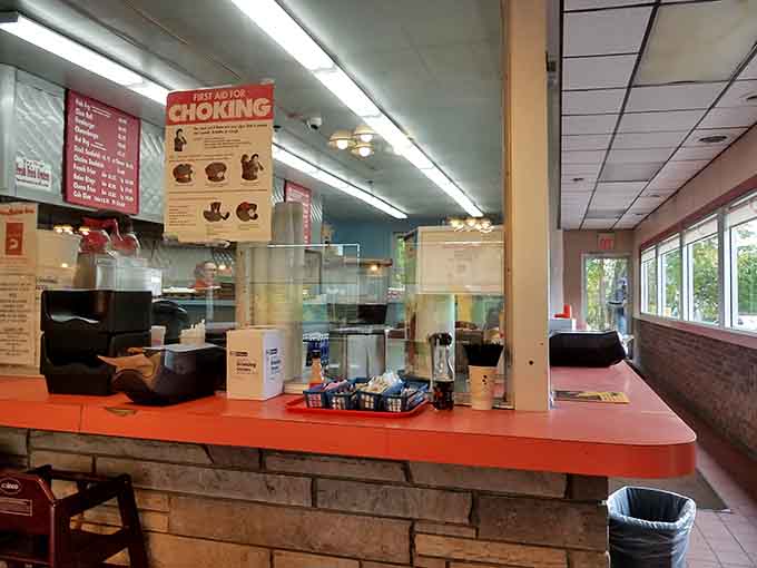 Order at the counter, grab your number, and prepare yourself for some seriously satisfying seafood without any unnecessary ceremony.