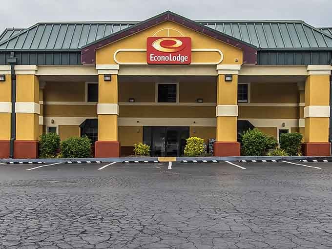 Lodging options exist for those who want to extend their Berea adventure beyond a single day trip.