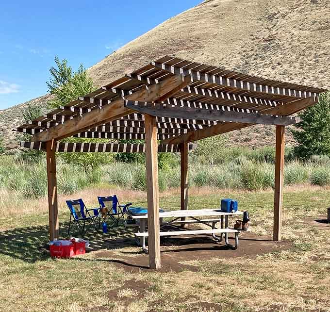 Shaded picnic spots offer respite from the sun while you soak in those incredible canyon views.