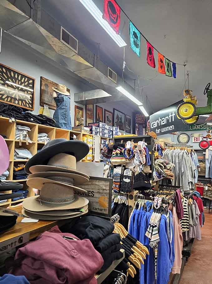 Carhartt and country style meet in perfect harmony, because practical workwear never goes out of fashion in Missouri.