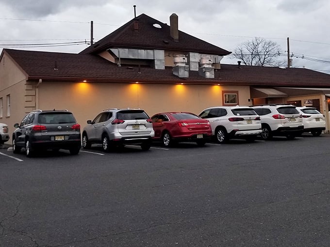 A full parking lot at dinner time tells you everything you need to know about a place's reputation in the neighborhood.