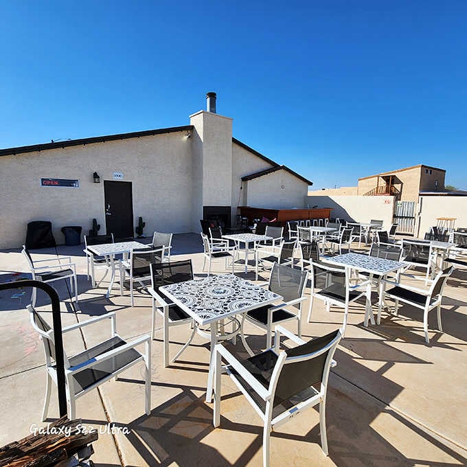 Bar 727's rooftop patio offers cold drinks under open skies, the perfect desert evening combination.