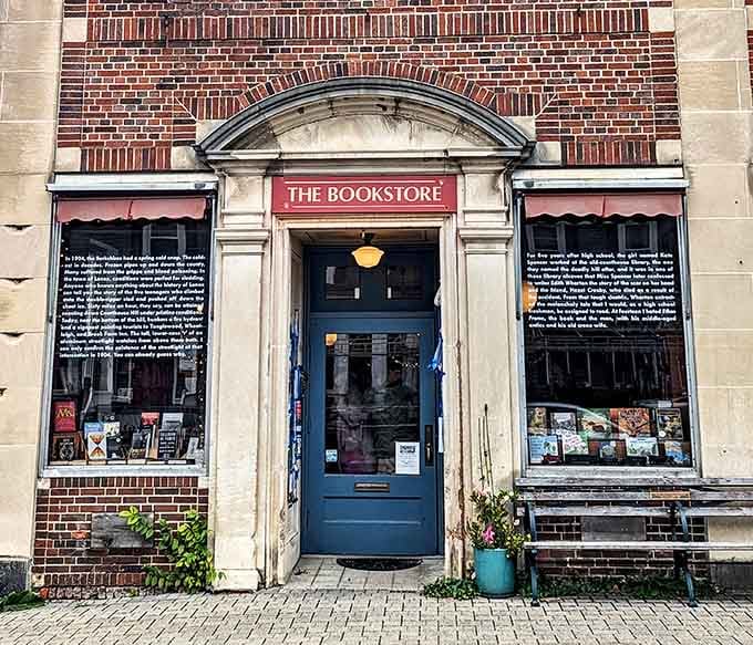 The Bookstore pairs literary discoveries with wine, because reading and drinking have always been excellent companions.