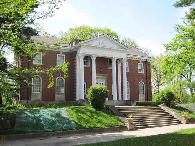 The Campbell Memorial Library proves that small towns can have grand architecture when they actually care about community spaces and learning.