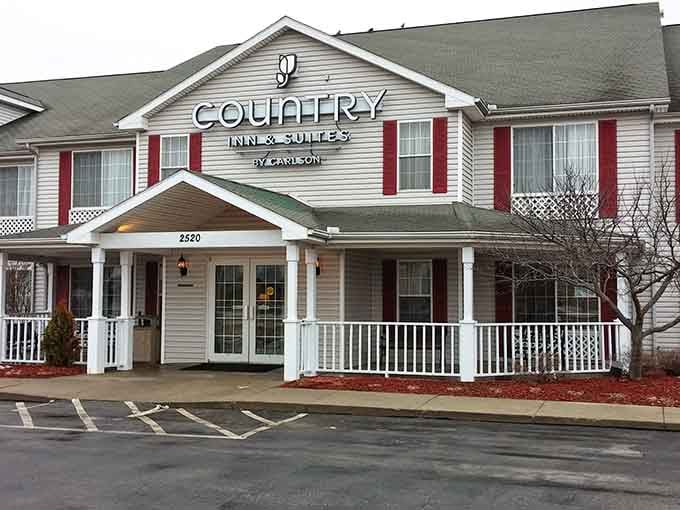 Country Inn & Suites offers comfortable lodging that won't require you to take out a second mortgage for one night.