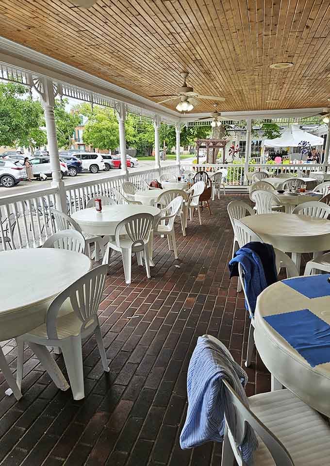 Outdoor seating with ceiling fans means you can enjoy your dessert while pretending the heat helps justify it.
