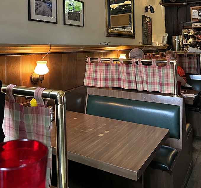 Those plaid booth dividers add privacy while you wrestle with a burger that's bigger than your head.