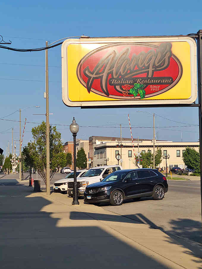 That vintage sign announces Alongi's to downtown Du Quoin, beckoning pizza pilgrims from highways and back roads alike.