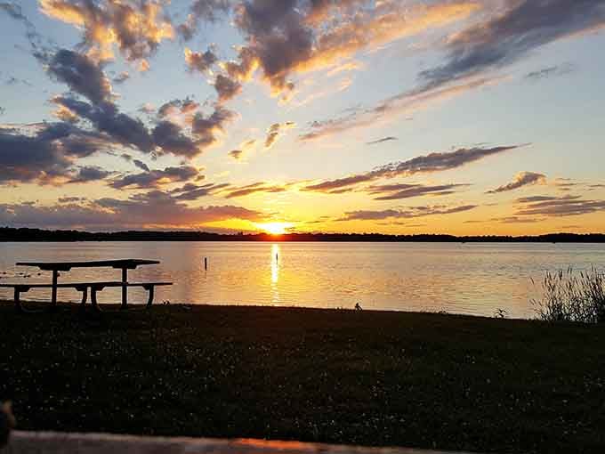 Sunsets over Lake Independence that rival anything you'd see on a tropical beach, minus the sand in uncomfortable places afterward.