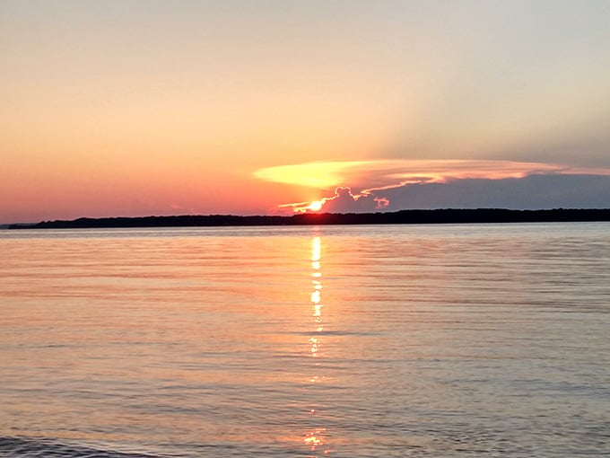 Potomac sunsets that remind you why people wrote poetry before they had Instagram filters to do it.