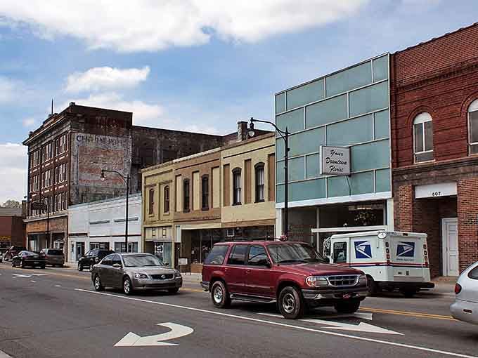 Eden's downtown blends old and new architecture in a streetscape that Instagram filters wish they could replicate.