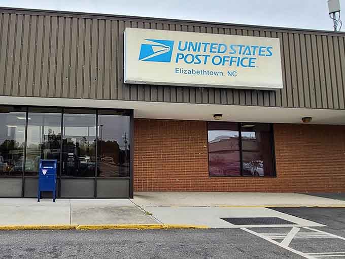 Even the post office looks inviting here, proving that Elizabethtown takes pride in every corner of community life.