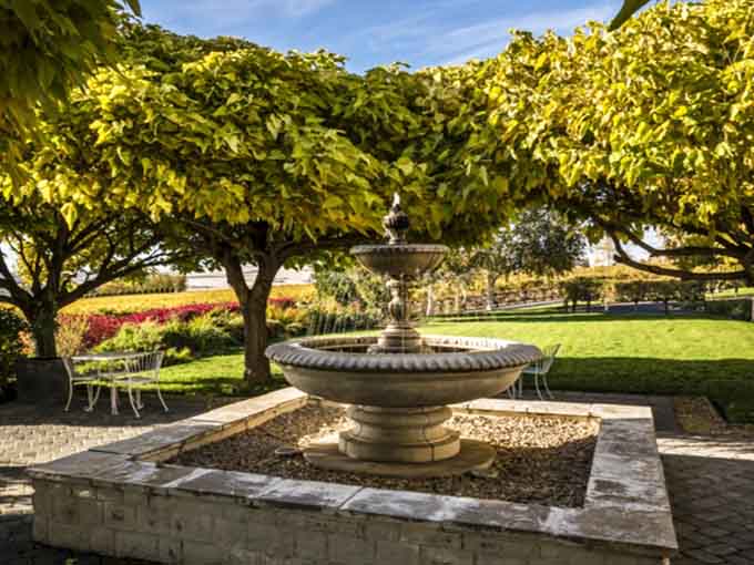 This fountain has seen countless toasts, celebrations, and moments worth remembering over the years
