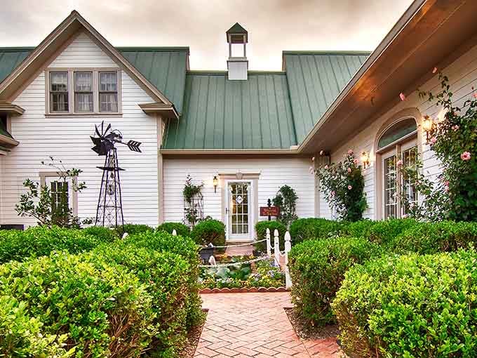 The Red Horse Inn sits pretty and welcoming, like Southern hospitality decided to become an actual physical structure.