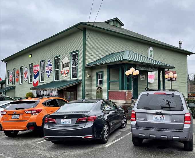 The packed parking lot tells you everything you need to know: people drive from everywhere for these legendary rolls.