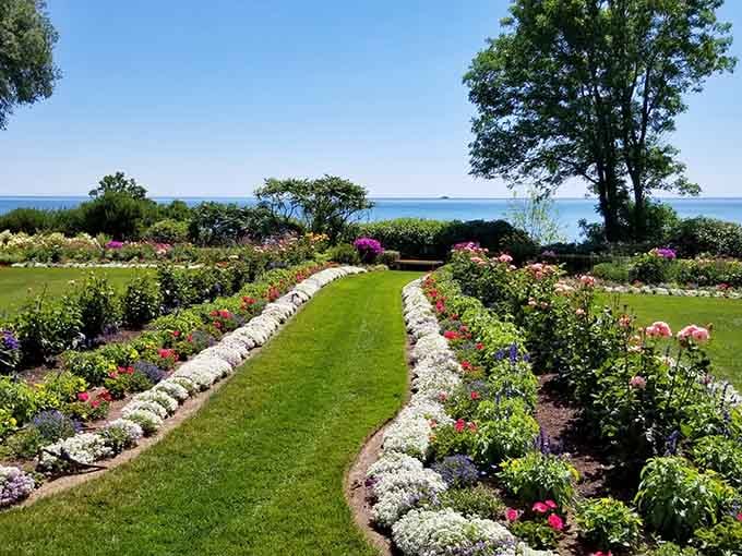West of the Lake Gardens blooms with stunning lakefront views that cost absolutely nothing to enjoy.