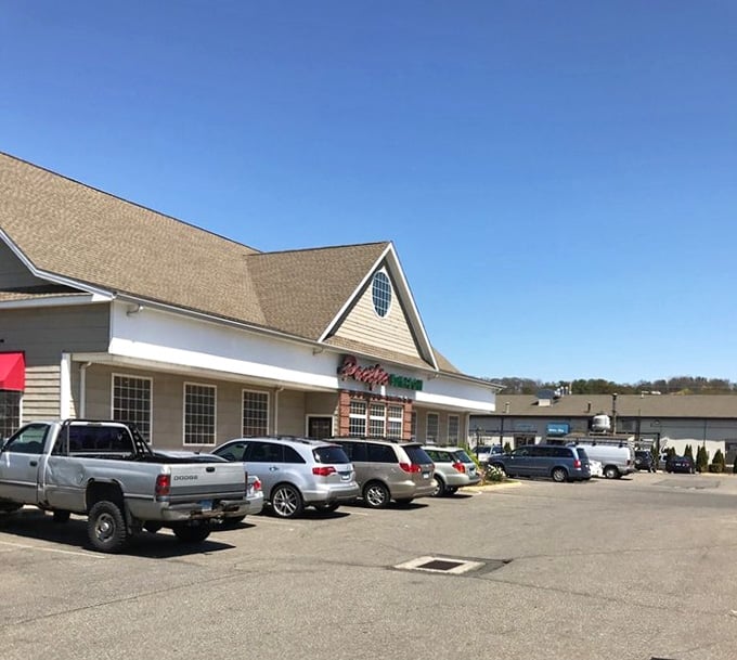 A full parking lot on a weekday afternoon tells you everything about this place's reputation.