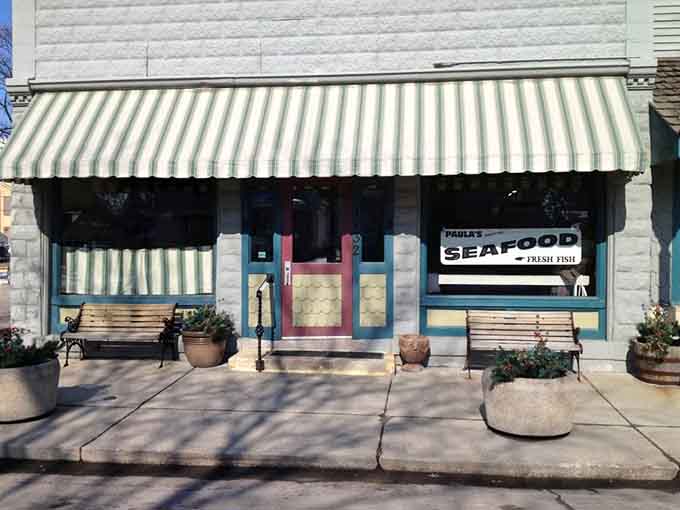 The unassuming storefront hides culinary treasures that have turned casual diners into devoted pilgrims making regular returns.