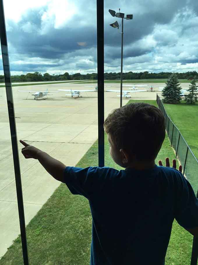 Windows overlooking actual runways mean your meal comes with live entertainment&mdash;watch planes take off between bites of your burger.
