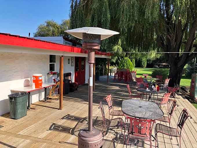 Outdoor seating with vintage charm means you can enjoy your meal while soaking up that central Washington sunshine and nostalgia.