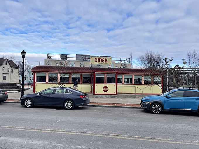 Street view shows this beauty standing proud, ready to feed anyone smart enough to pull over and come inside.