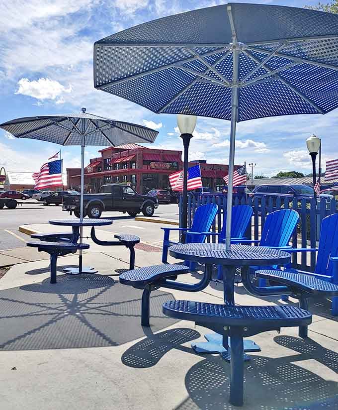 Outdoor seating with umbrellas where you can watch the world go by while custard drips down your chin.