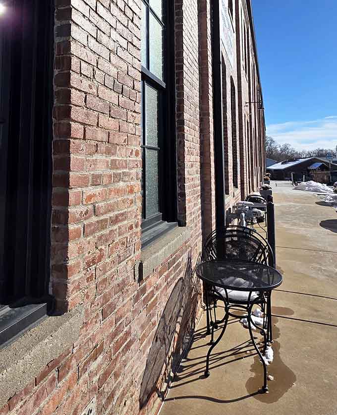 Outdoor seating for those who want to enjoy their treats while contemplating the excellent life choices they've just made.
