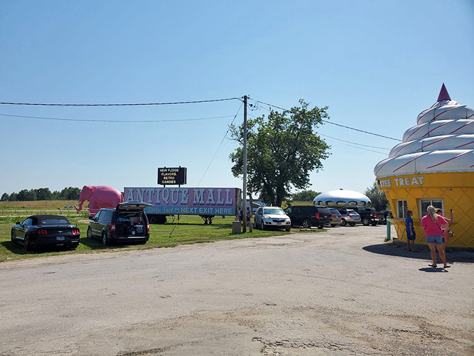 The parking lot view says it all: this is where Route 66 travelers stop and stay awhile.