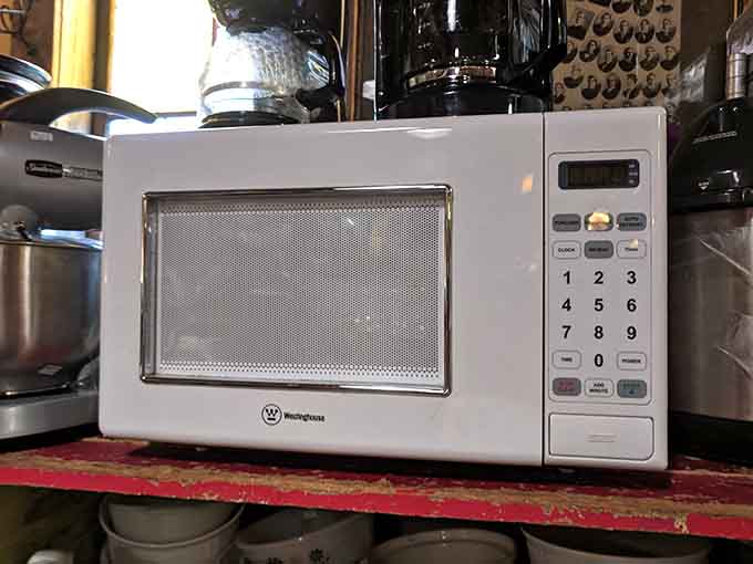 Even microwaves deserve second chances, and this Westinghouse is ready to reheat your leftovers with vintage charm.
