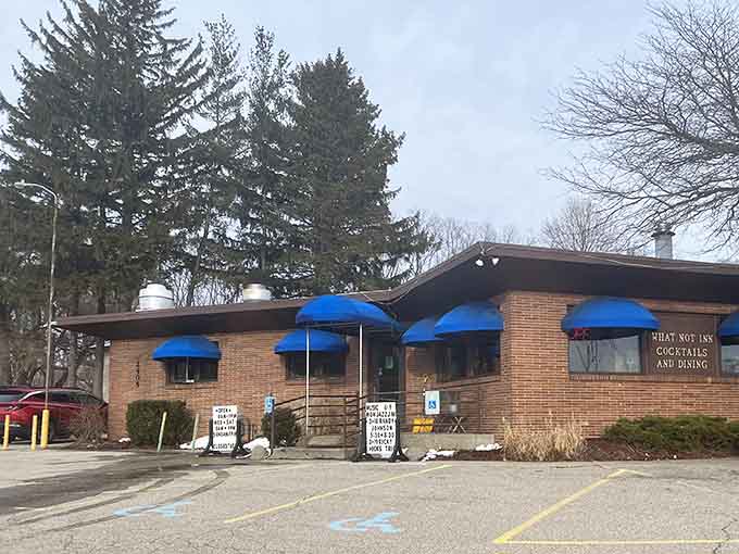 Plenty of parking means no circling the block, just pull in and prepare for a memorable meal ahead.