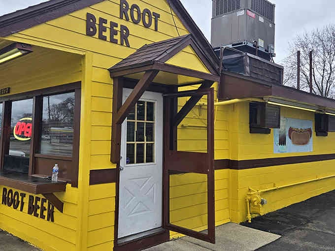 This cheerful yellow building practically glows with happiness, promising hot dogs and root beer like a beacon of joy.