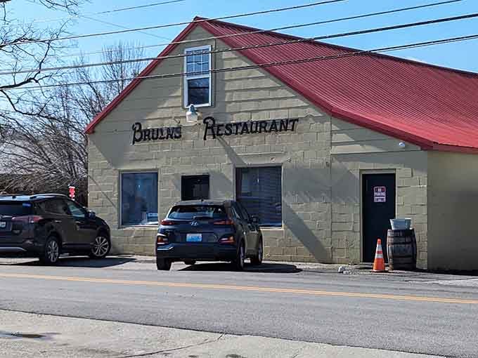 That red roof and classic block exterior practically shout "comfort food inside" to every passing car.