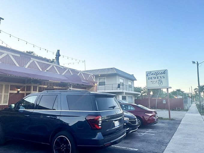 That full parking lot under the evening sky tells you everything about Catfish Deweys' reputation for Southern seafood done right.