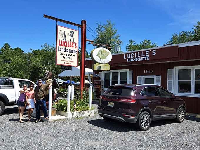 That classic roadside sign draws crowds like a beacon, proving good country cooking never goes out of style.