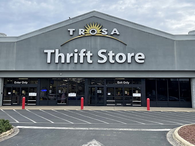 Fresh pavement and organized parking make this shopping destination as welcoming as your favorite neighborhood spot.