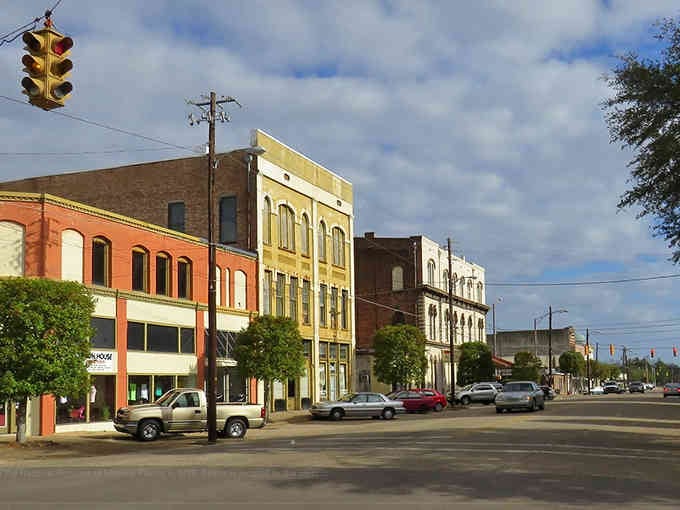 Downtown architecture that proves they really don't build them like this anymore, and that's our loss.
