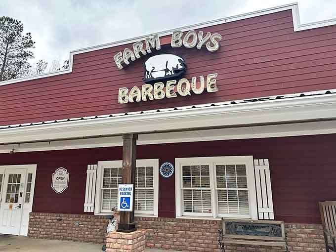 Simple, honest, and proudly displaying its purpose: this is where barbecue dreams come true in Chapin.