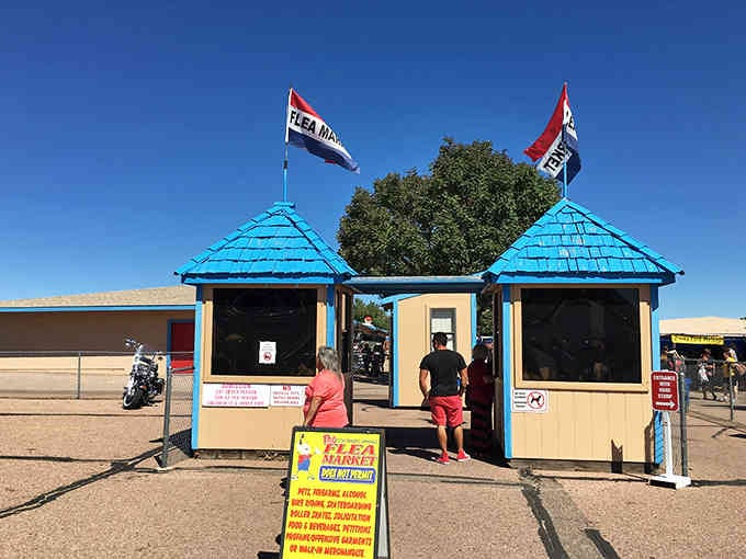 Those turquoise-topped entrance booths welcome you to bargain paradise with more charm than a corporate mall entrance.