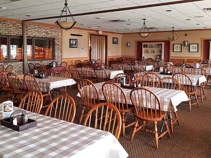 Gingham tablecloths and wooden chairs create the perfect setting for serious eating without any of that trendy nonsense.
