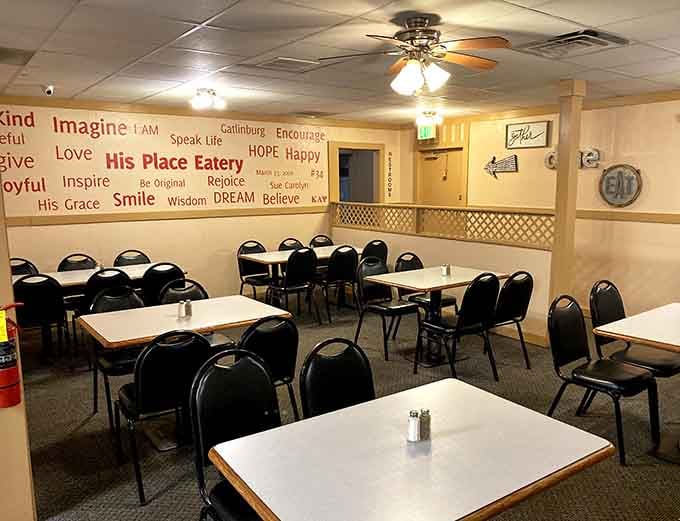 Inspirational words on the walls remind you to be kind, imagine, and dream while destroying a plate of ribs.