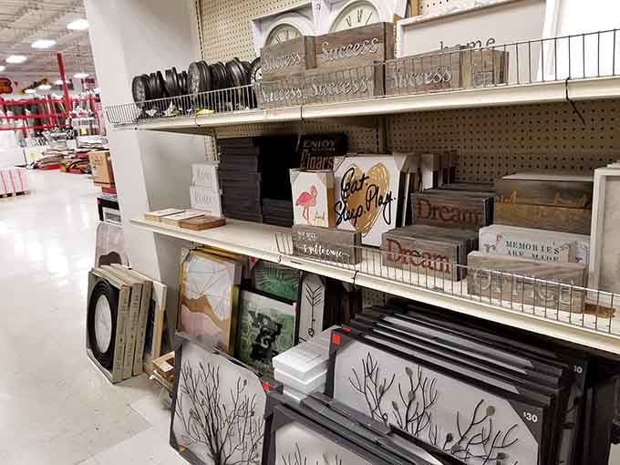 Home d&eacute;cor dreams come true without the nightmare price tags that usually accompany stylish living spaces.