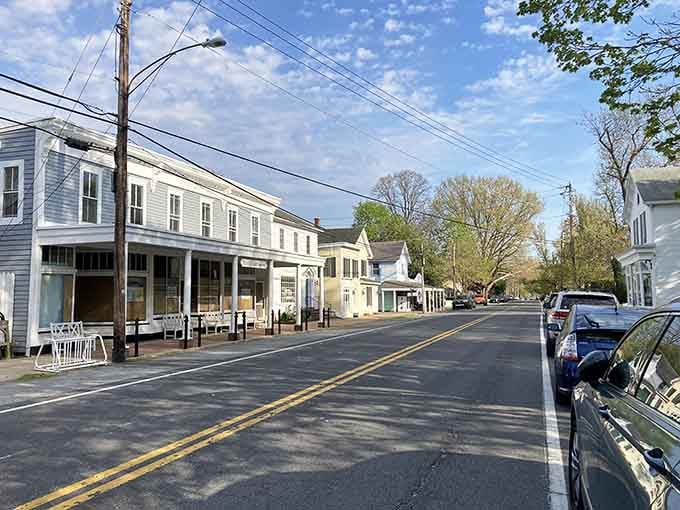 Main Street, Oxford-style: where the speed limit is suggestions and the biggest traffic jam involves a friendly wave.