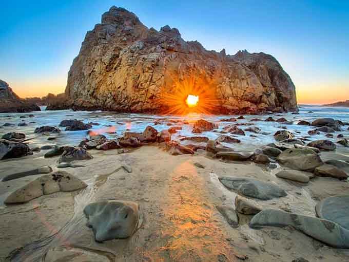 When the sun punches through Keyhole Rock at sunset, even your phone camera becomes a masterpiece machine.
