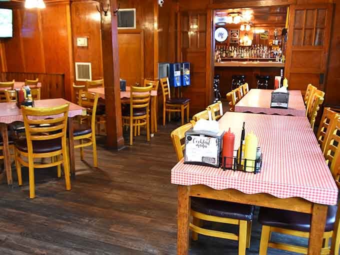 Red checkered tablecloths, warm wood walls, and a well-stocked bar. This room has been making people happy for a long time.