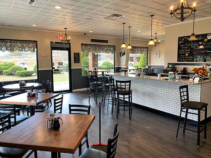 Clean, comfortable, and unpretentious: this is where real breakfast happens, not Instagram photo shoots with attitude.
