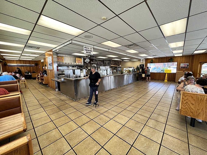Classic booth seating and checkered floors create the perfect no-frills atmosphere for serious sandwich consumption ahead.