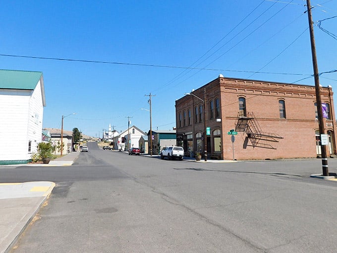 Wide-open streets and brick buildings whisper stories of frontier days when life moved slower and neighbors actually talked.