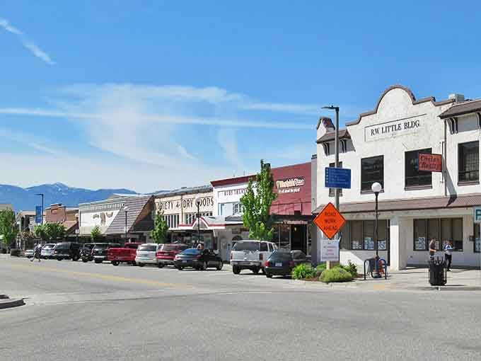 When the mountains frame your main street this perfectly, every day feels like a scenic calendar photo.