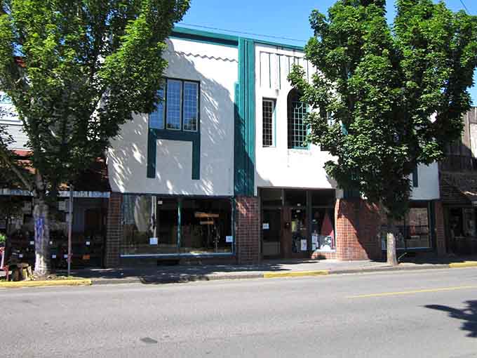 Art Deco meets small-town Oregon in this beautifully preserved downtown building with clean white lines.